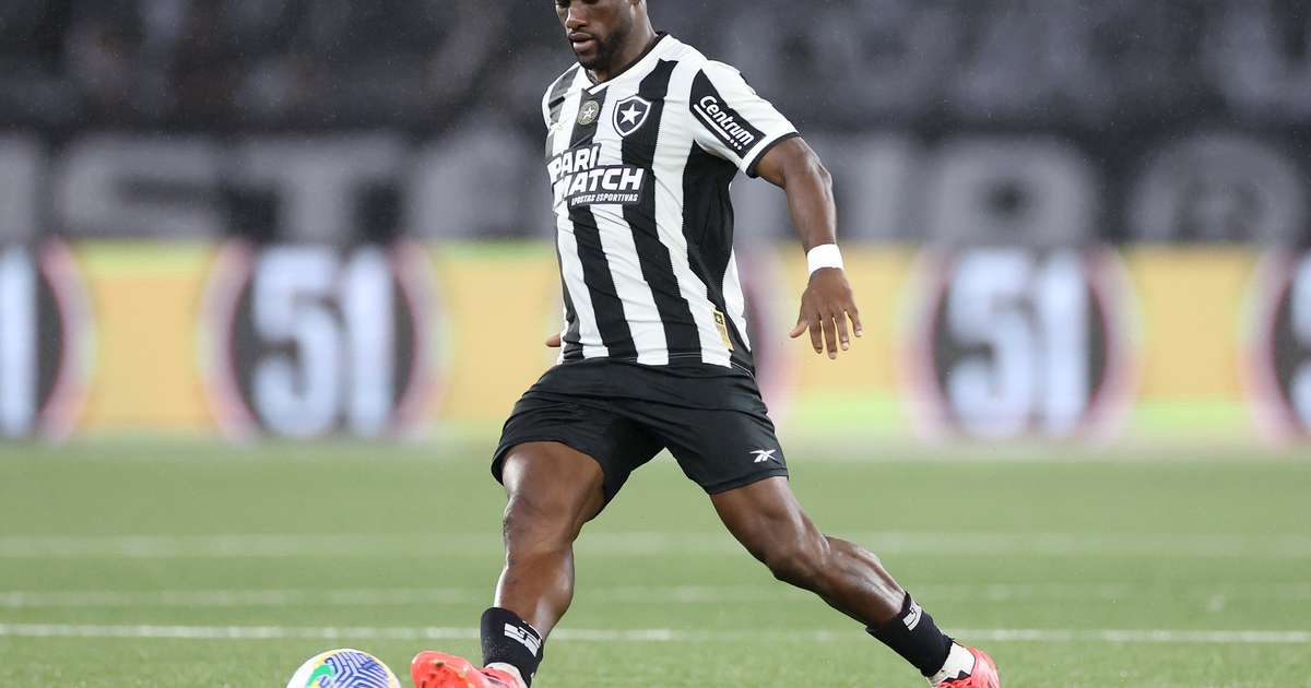 Jogador do Botafogo volta mais cedo da Seleção