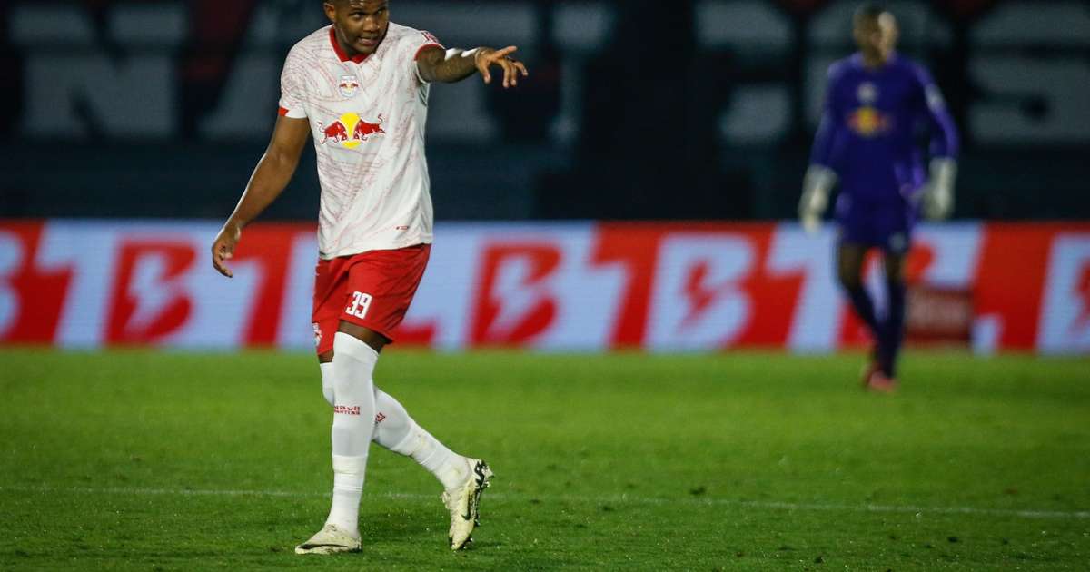 Douglas Mendes chega a marca de 50 jogos como profissional