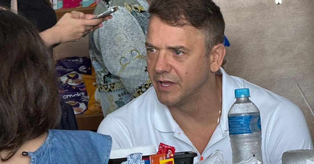 Flagramos Dr. Gê, vilão do ‘BBB5’, em aeroporto: ele atende quais famosos?