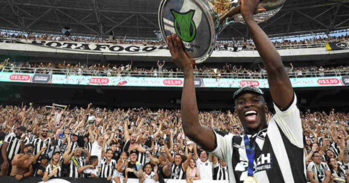 Luiz Henrique, do Botafogo, é eleito o craque do Brasileirão