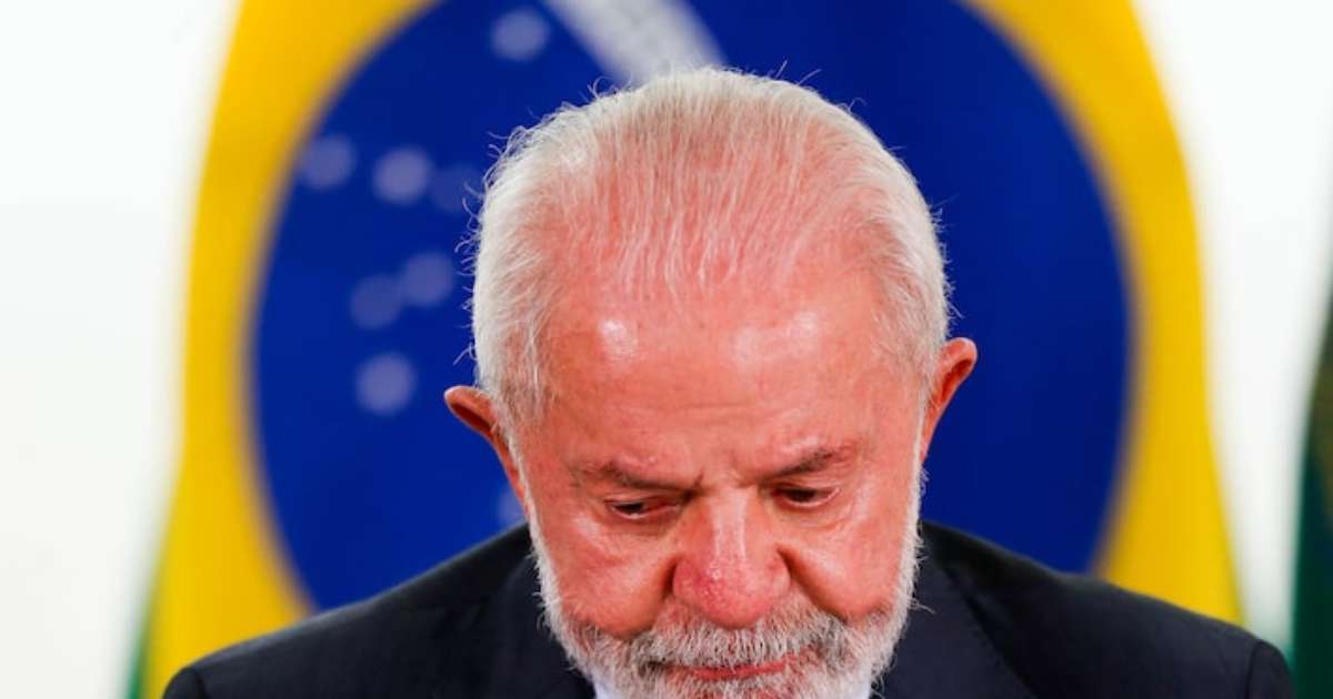 Lula estava indisposto e reclamou de dor cabeça ao final do dia, antes ...
