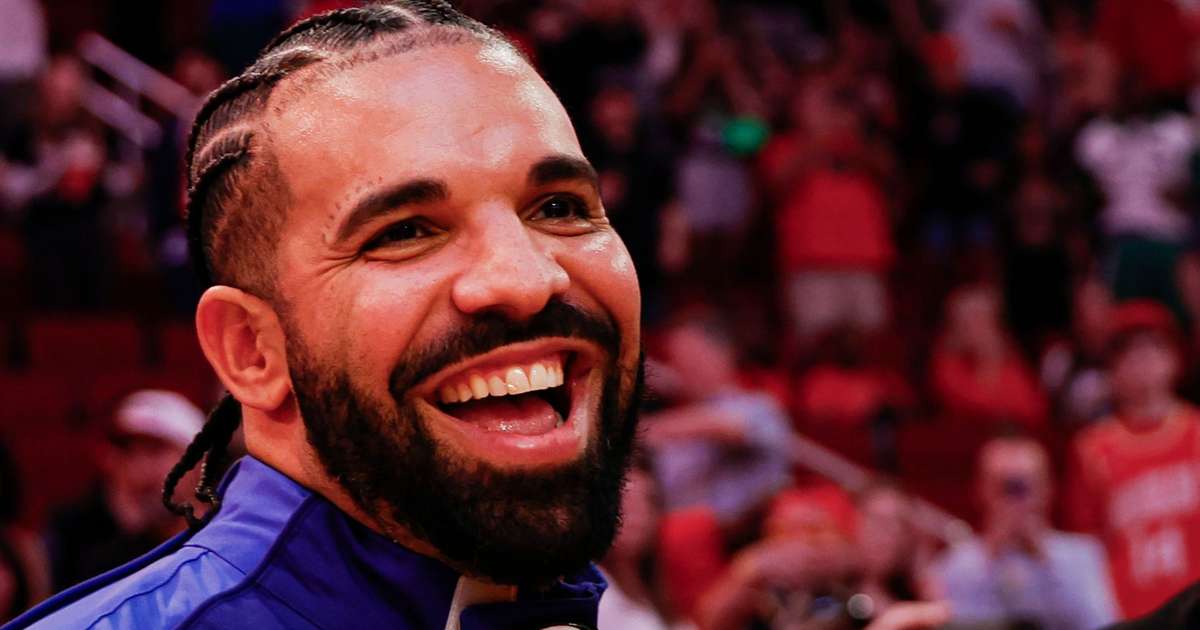 Drake premia vencedor de concurso de sósia no Canadá com dinheiro