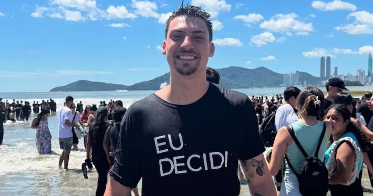 Jair Renan Bolsonaro é batizado em igreja evangélica em Santa Catarina ...