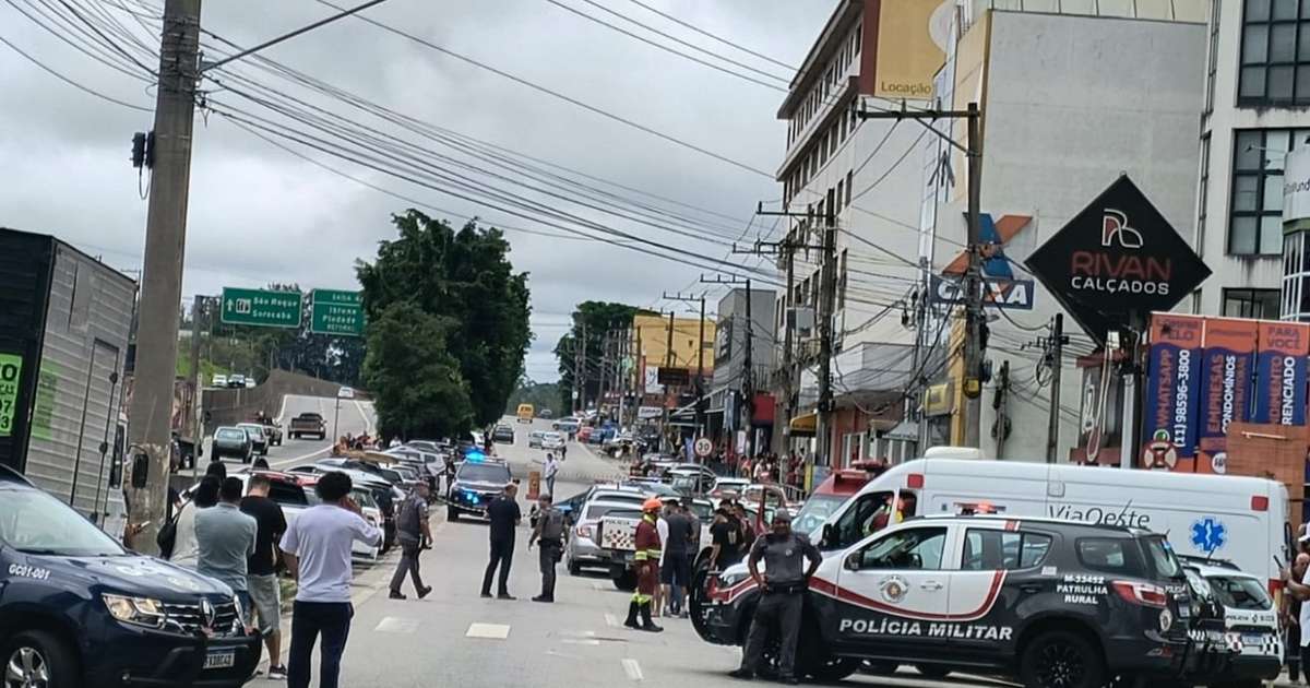 Assaltantes invadem banco e fazem reféns na Grande São Paulo