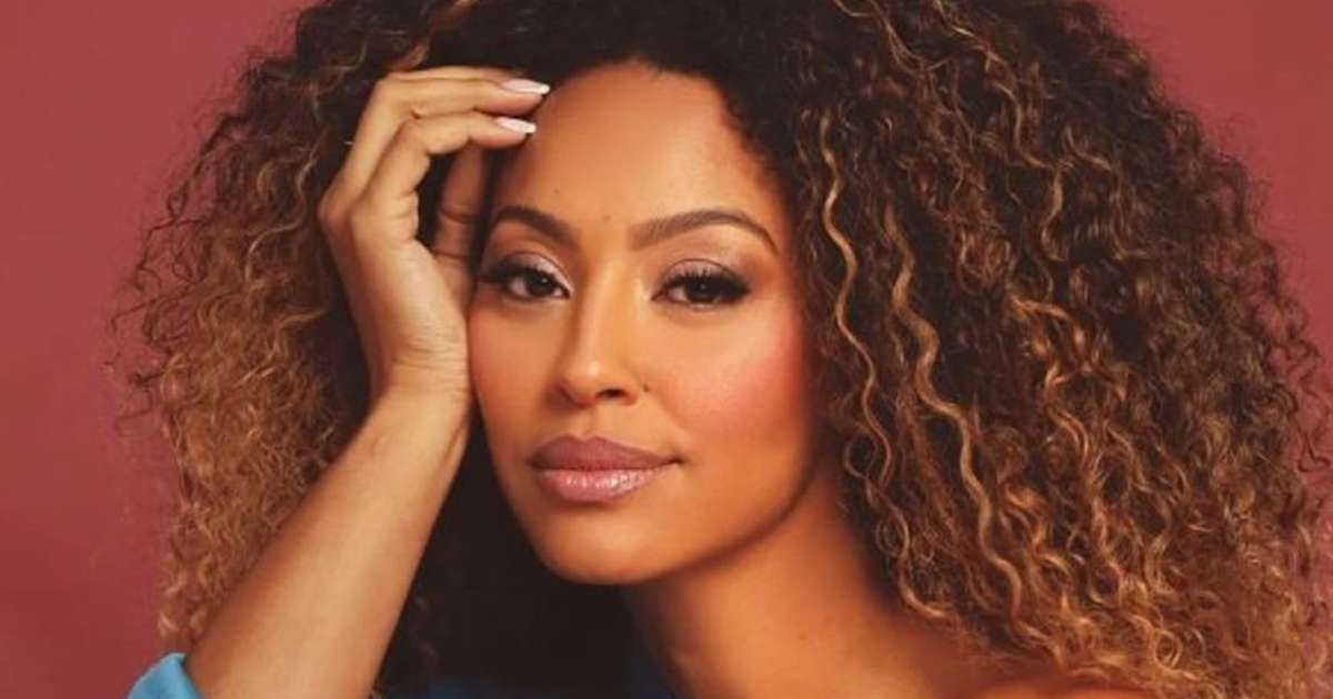 Sheron Menezzes, a Sol de 'Vai na Fé', exibe beleza impecável ao ...