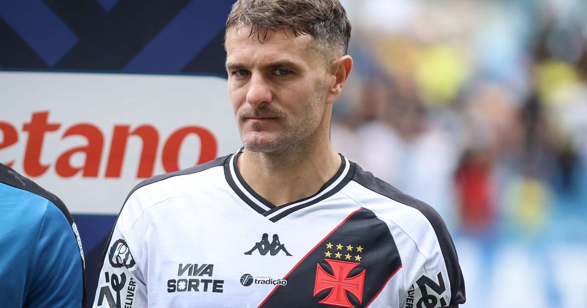 Foco principal do Vasco no momento é renovar com Vegetti e Léo Jardim