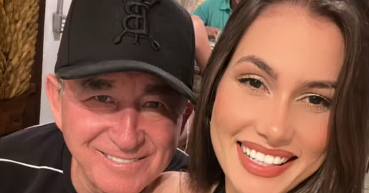 Amado Batista dá beijão em namorada 50 anos mais nova em Fernando de ...