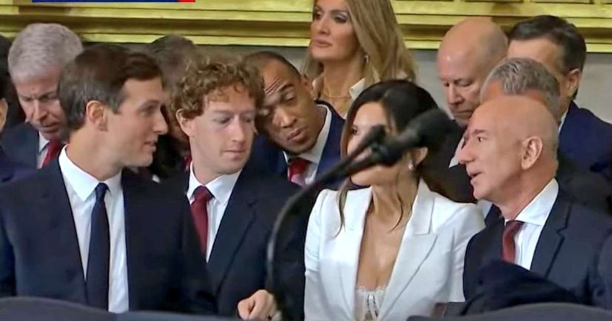 Zuckerberg é flagrado 'conferindo' decote de noiva do dono da Amazon ...