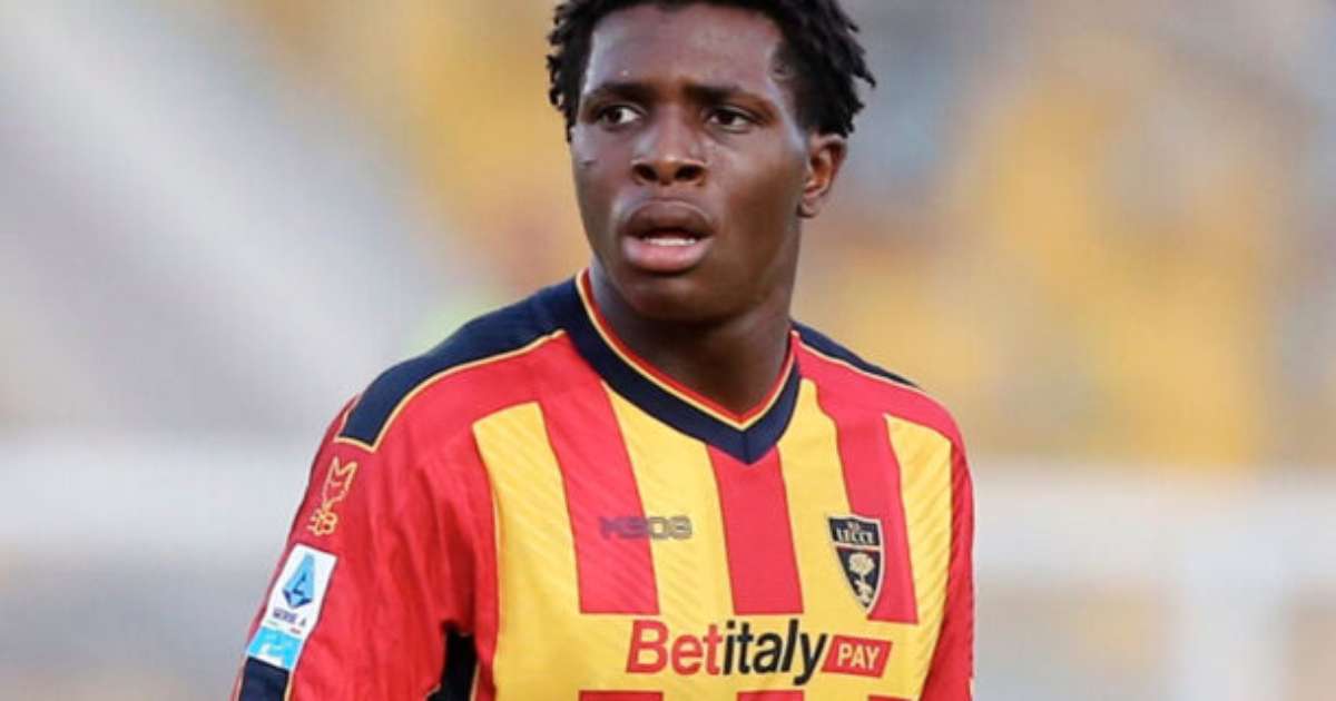 Manchester United faz proposta por lateral-esquerdo de 20 anos