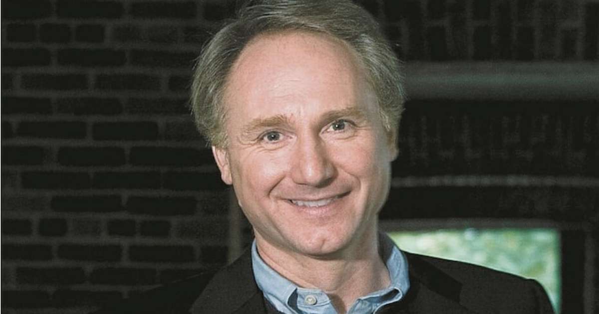 Dan Brown anuncia novo livro com Robert Langdon após oito anos do último