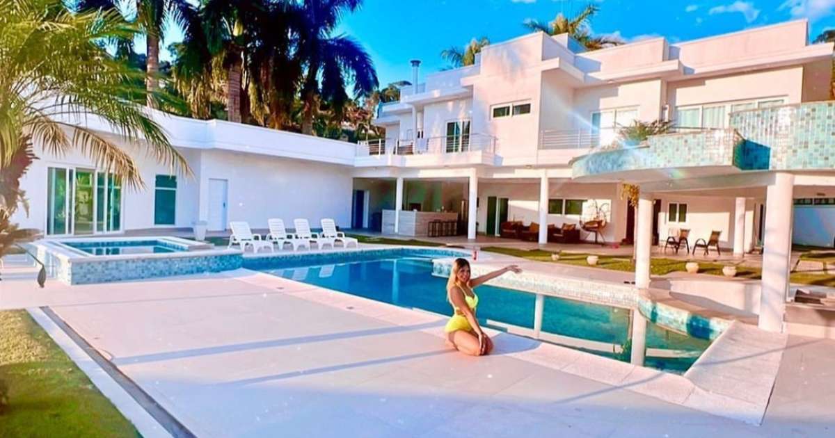 Riquíssima! MC Melody completa 18 anos com um patrimônio de milhões