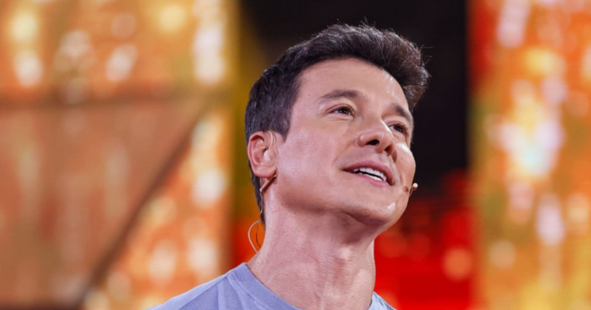 Rodrigo Faro retorna à Globo e revive 'Dança Gatinho'