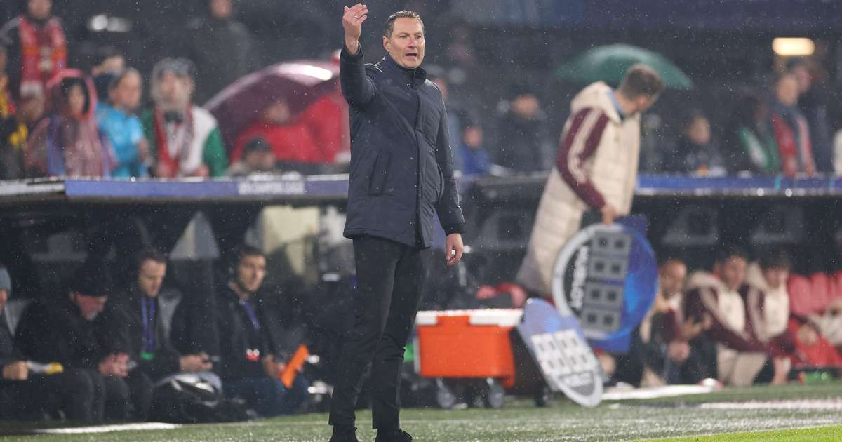 Feyenoord demite Brian Priske às vésperas de duelo decisivo contra o Milan