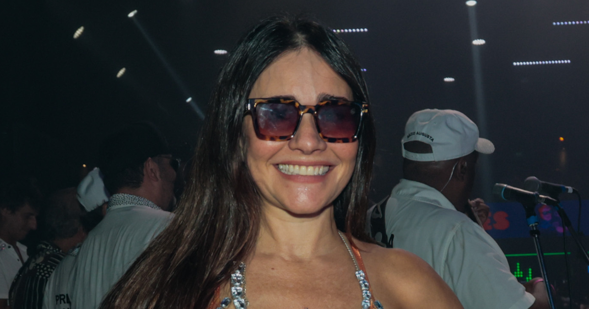 Alessandra Negrini e mais famosos marcam presença no ensaio do ...