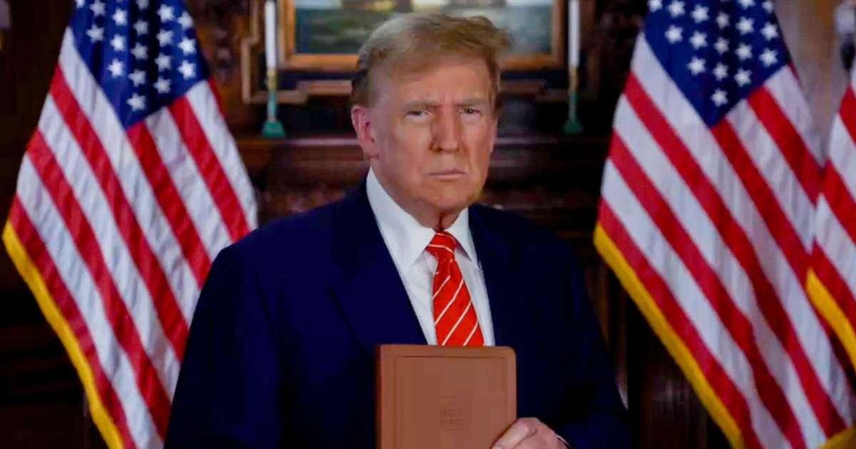 Trump chama Zelensky de ditador e adverte para se apressar "ou não terá mais um país"