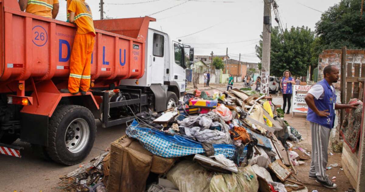 Projeto Bota-fora atende sete comunidades nesta semana em Porto Alegre