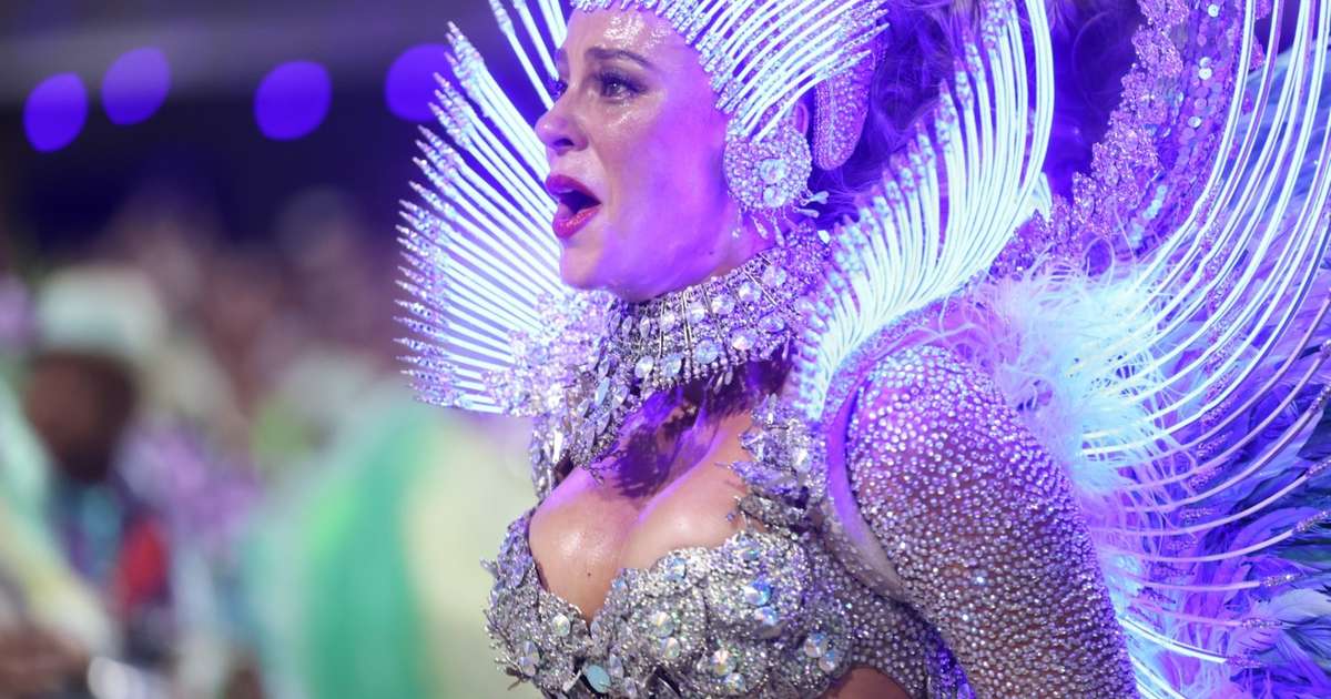 Luz na passarela: Paolla Oliveira e + rainhas usam look com LED