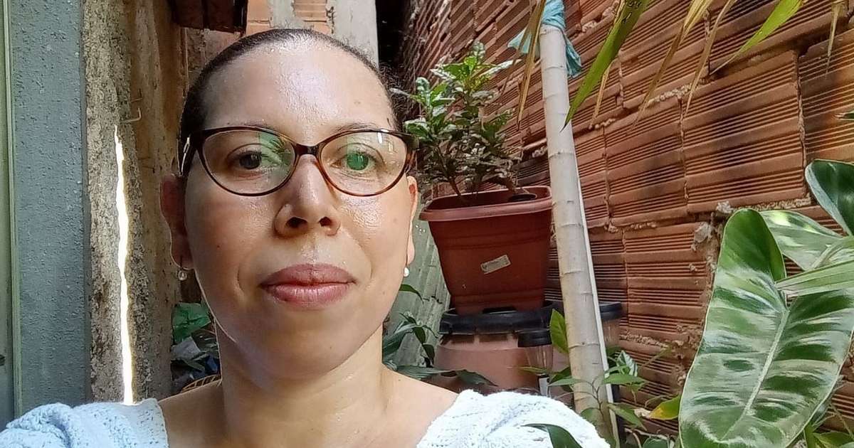 Escritora de favela leva 25 anos para publicar 1º volume de trilogia