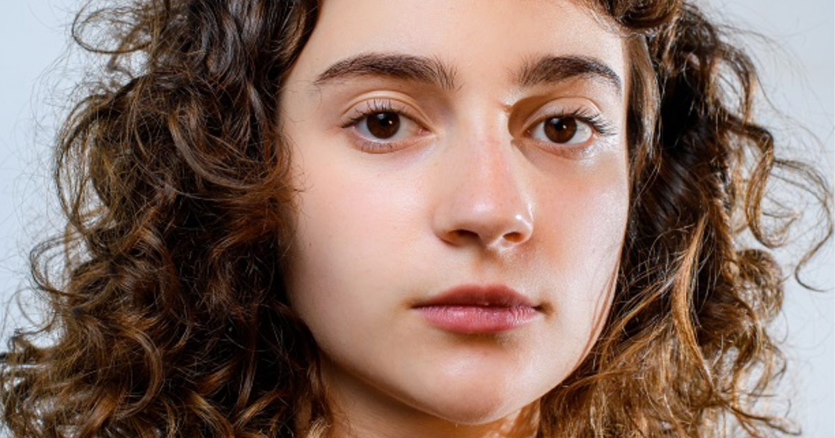 Atriz de 'Ainda Estou Aqui' fala sobre trabalho como garçonete em Paris ...