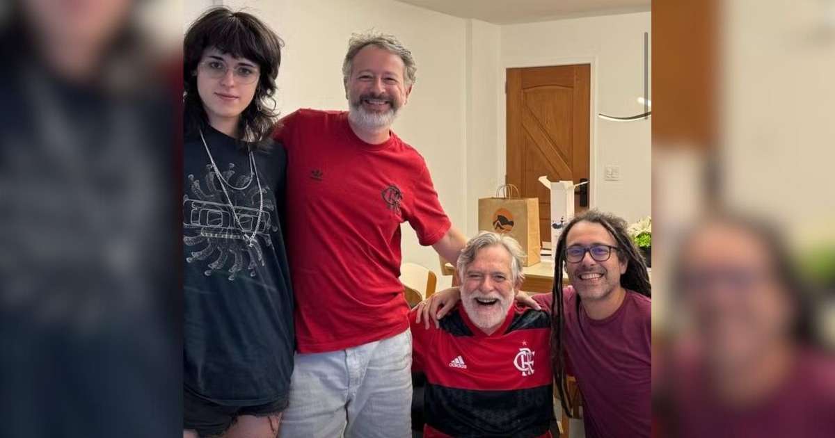 Beatriz, filha trans de José de Abreu, aparece em foto rara com o pai