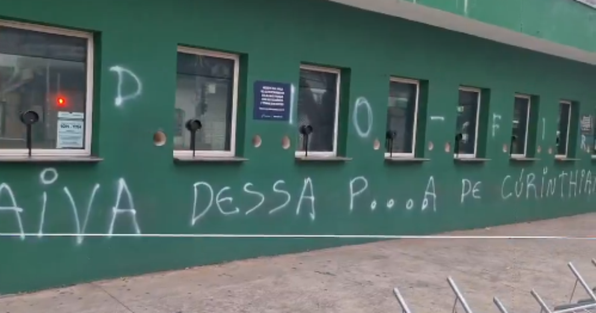 Muro do Allianz Parque amanhece pichado após derrota do Palmeiras para ...
