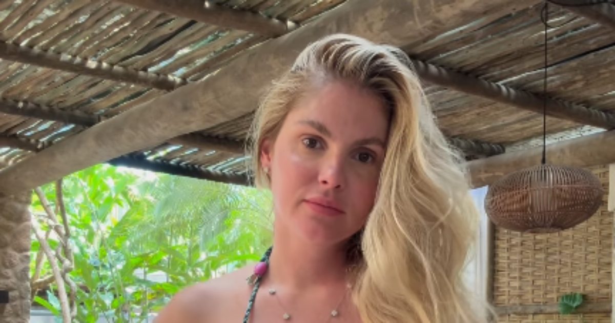 Bárbara Evans rebate críticas ao seu umbigo: ‘Inconvenientes’