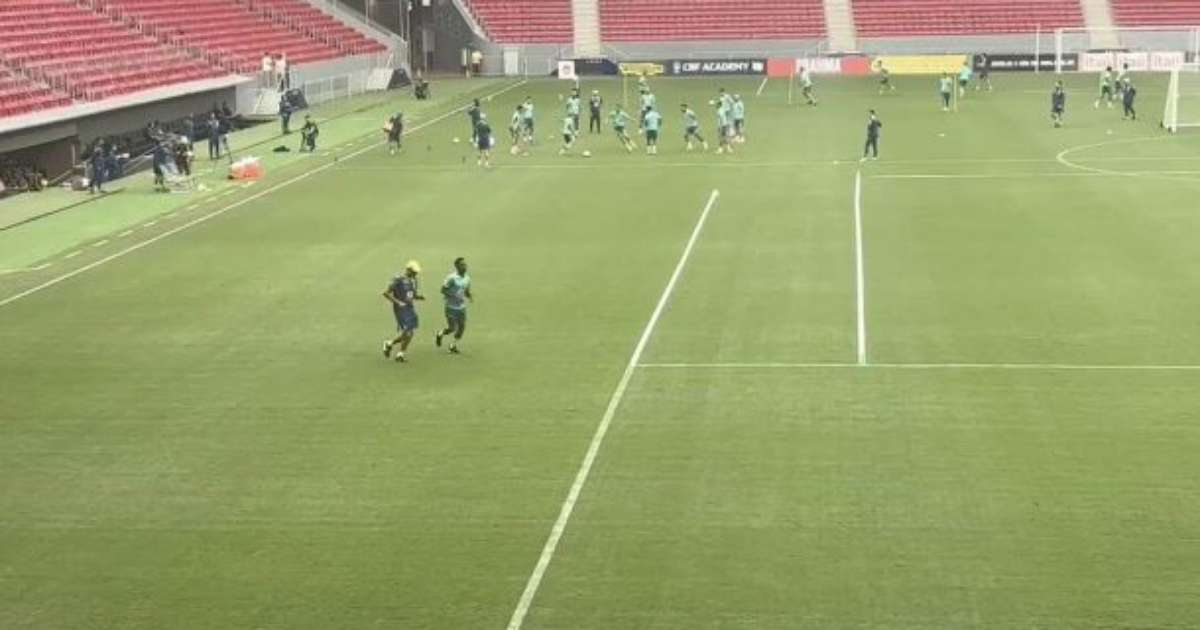 Vini Jr trabalha em separado no treino da Seleção
