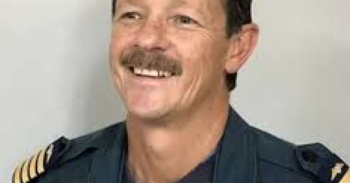 Piloto morre em acidente durante show aéreo na África do Sul; veja ...