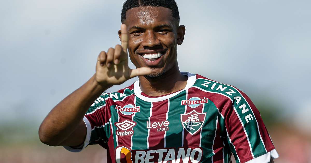 Ceará acerta com atacante do Fluminense