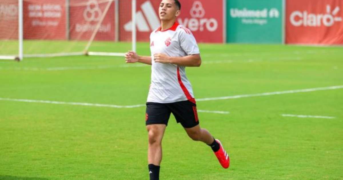 Gabriel Carvalho treina com bola e fica mais perto de voltar ao Inter