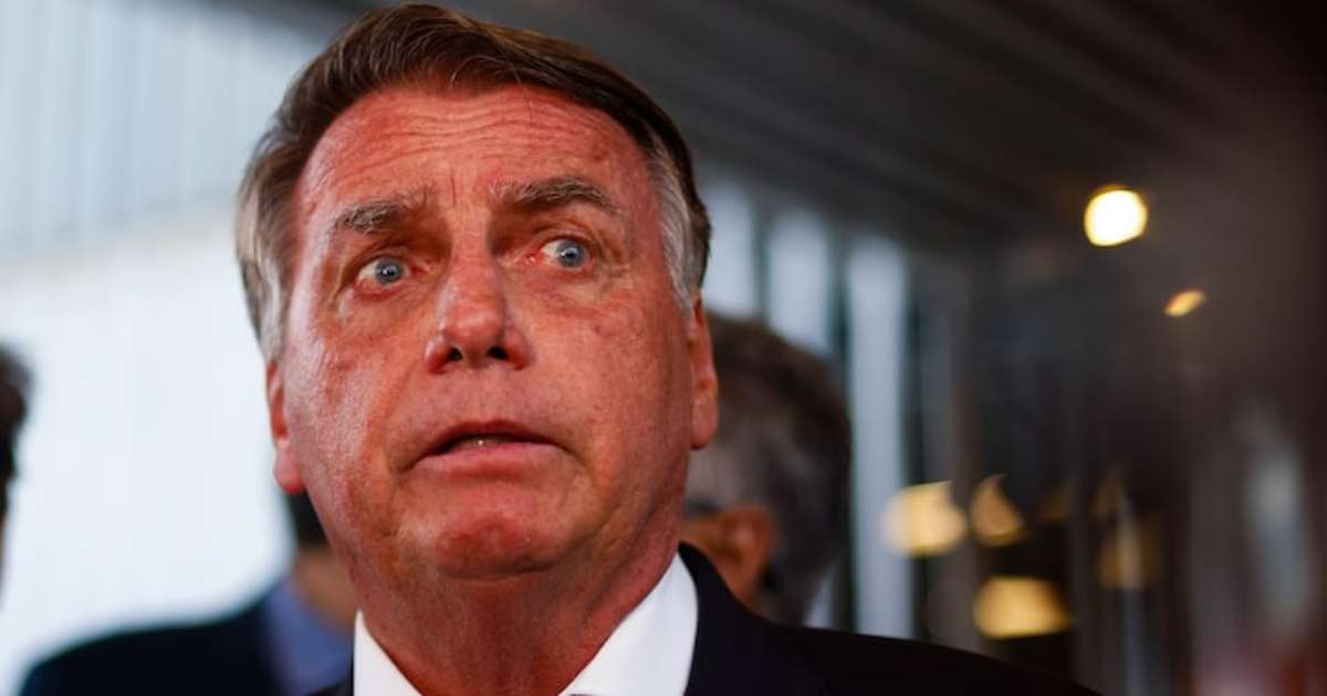 Bolsonaro está 'orientado e sem dor', diz boletim médico