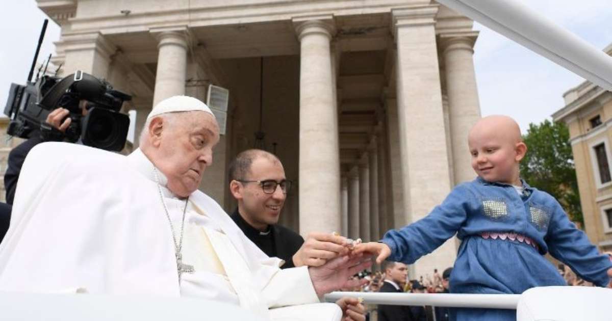 Bebê italiano de quase 3 meses foi última criança abençoada por Francisco