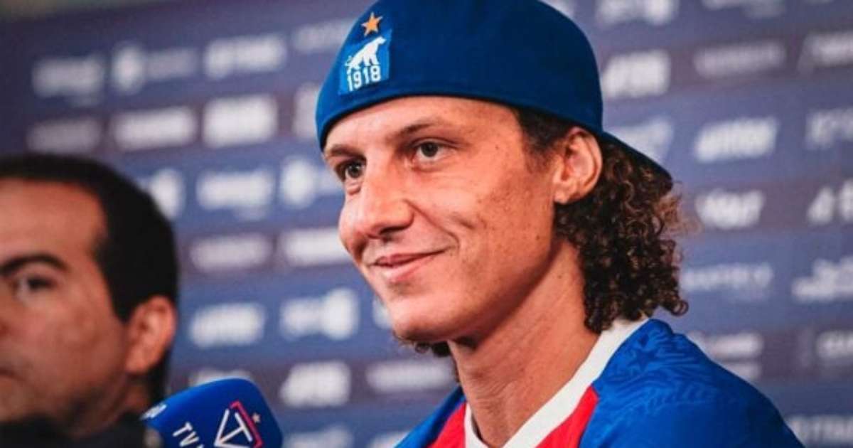 David Luiz muda de visual e vídeo viraliza; veja