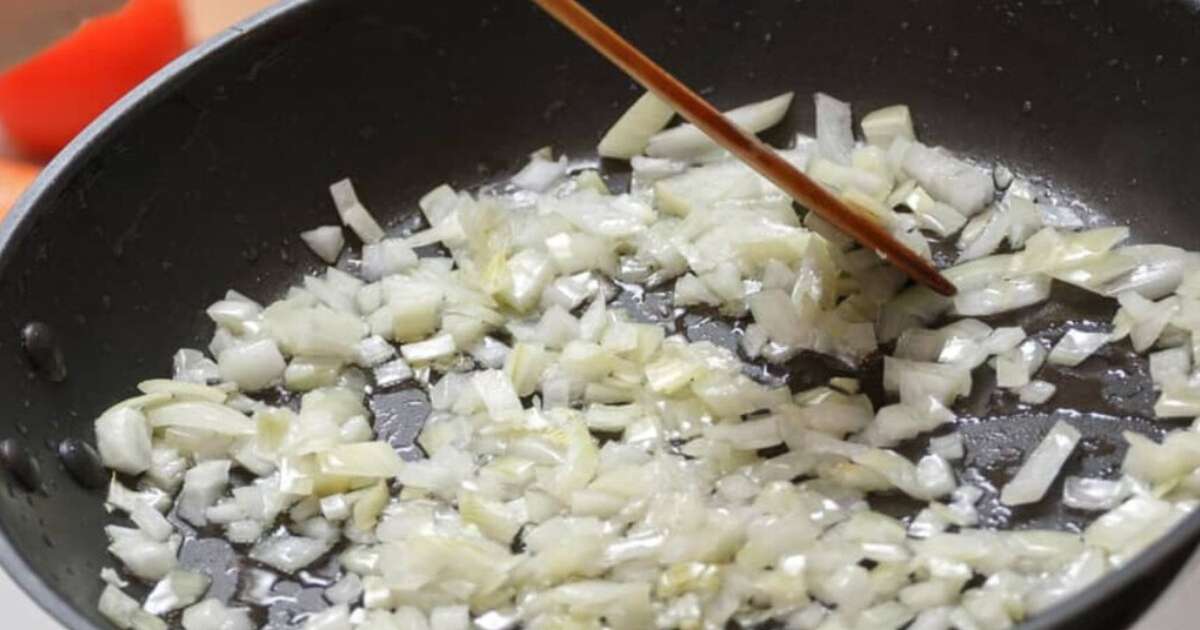 Poucos sabem, mas refogar o alho antes ou depois da cebola pode fazer ...