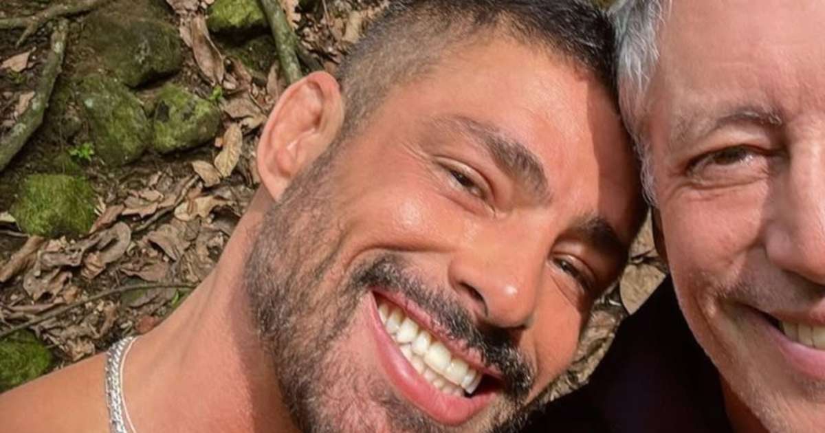 Tal pai, tal filho! Cauã Reymond posa com o pai: 'Beleza vem de família'