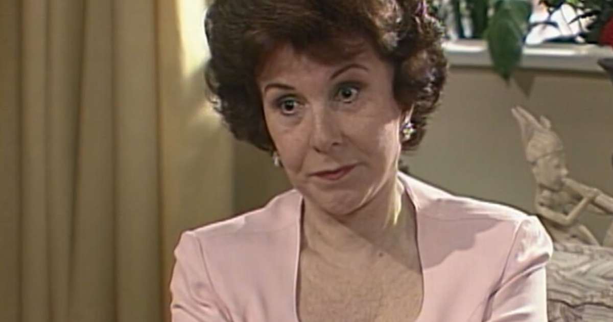 Silvana toma atitude e convence Caio a assumir a filha de Joyce em 'História de Amor'