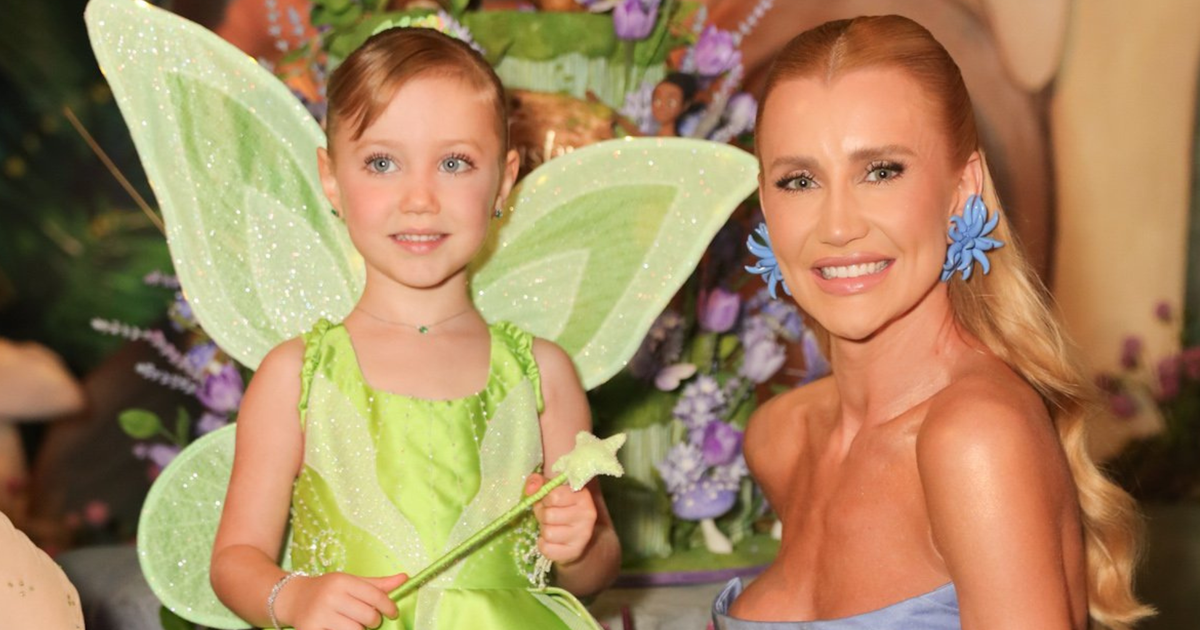 Vicky Justus comemora 5 anos com festa mágica da Sininho e show do Peter Pan: 'Especial'