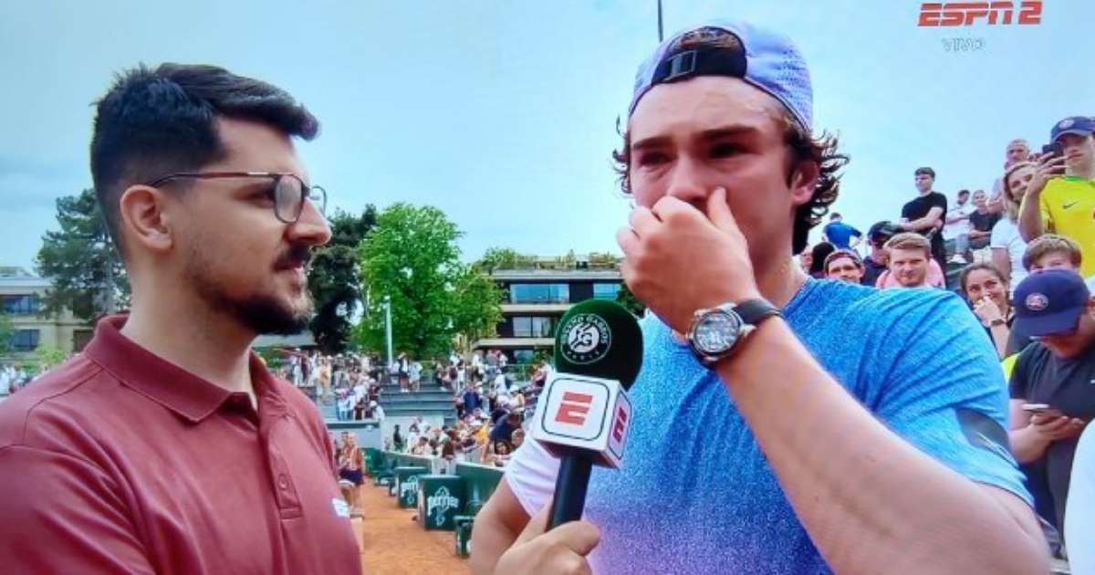 João Fonseca se emociona após vaga na 3ª rodada de Roland Garros