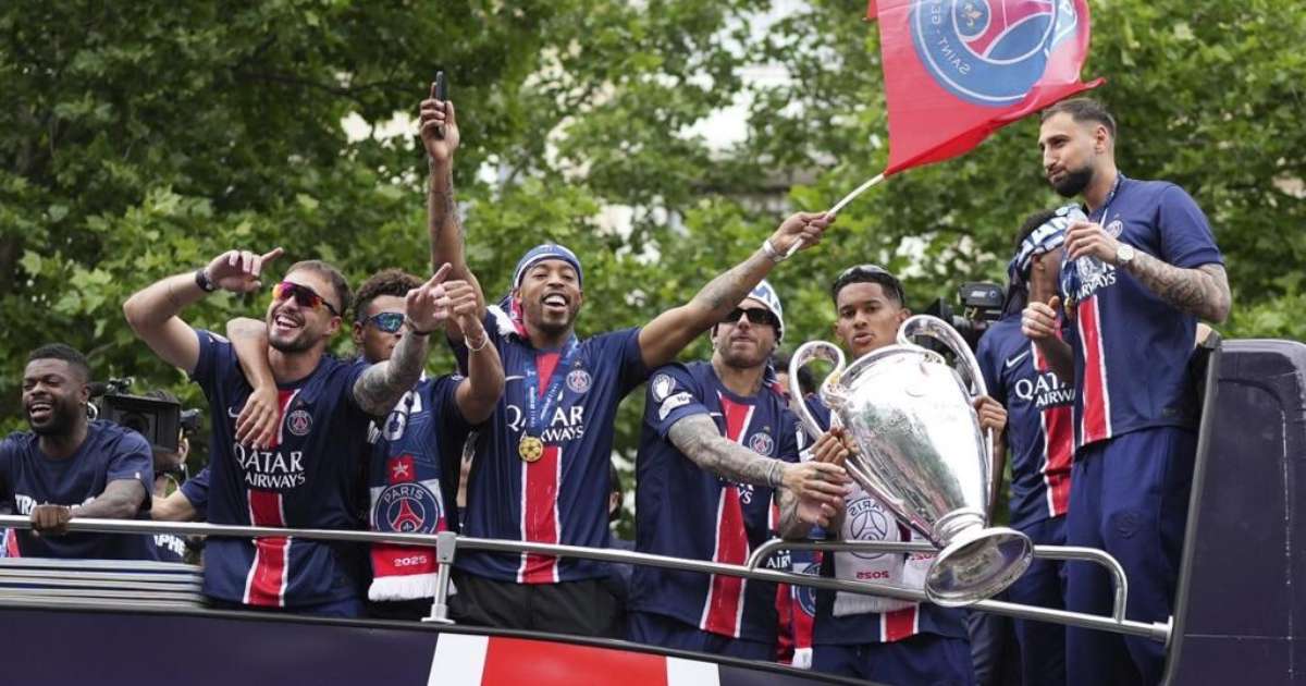 PSG comemora 1° título europeu com festa na icônica Champs-Élysées em ...