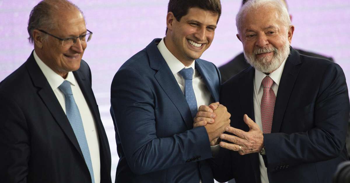 João Campos lidera PSB e busca Alckmin com Lula em 2026