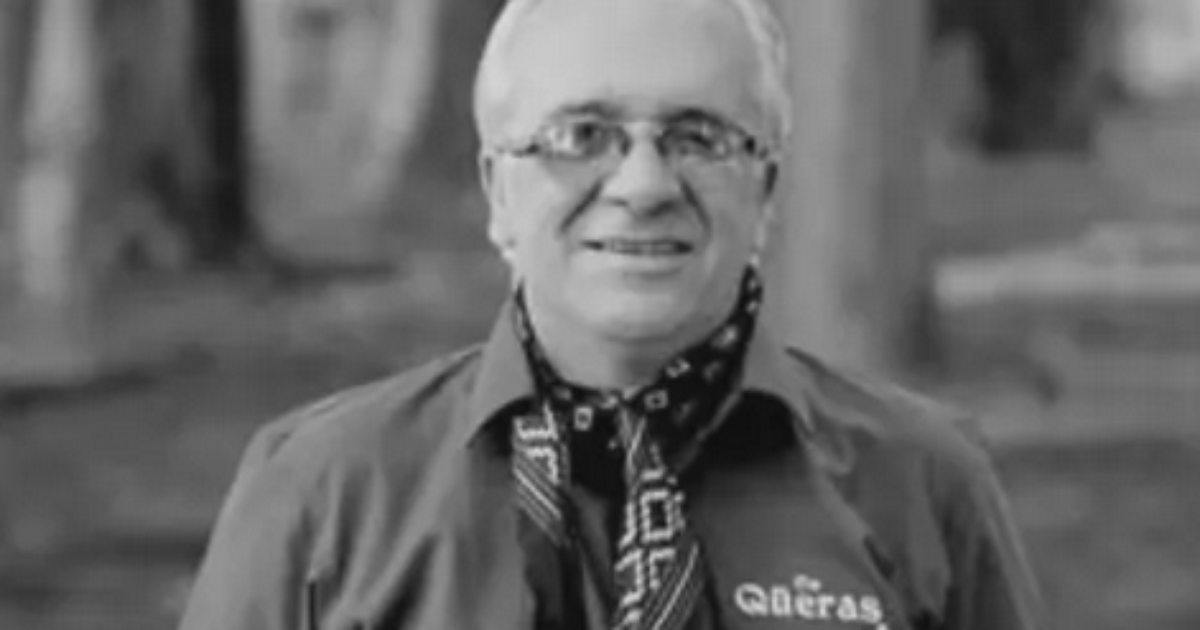 Morre no palco cantor da banda Os Queras durante baile no RS