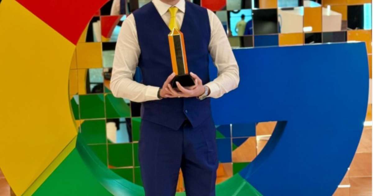 Bispo Bruno Leonardo é homenageado pelo YouTube com placa de 50 milhões ...