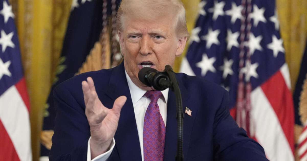 Justiça dos EUA barra decreto de Trump sobre documentos de pessoas trans