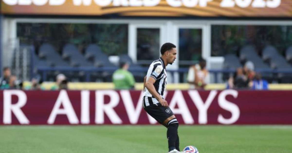 Vitinho projeta postura do Botafogo contra o PSG : 'Colocar nosso jogo'