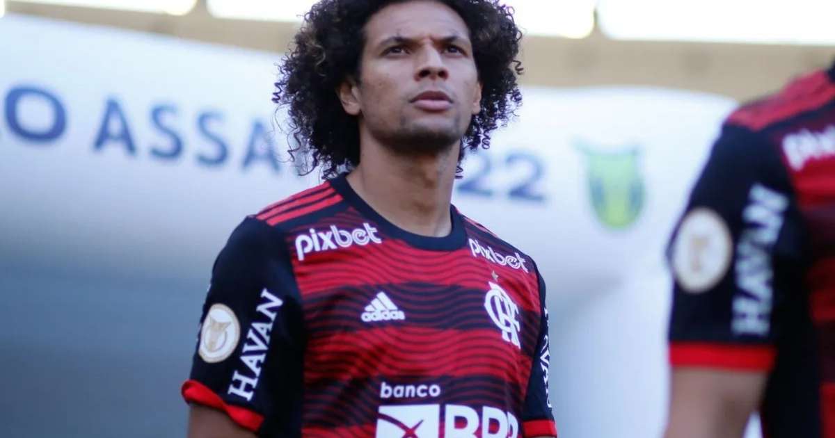 Willian Arão volta ao Brasil para jogar em rival do Flamengo