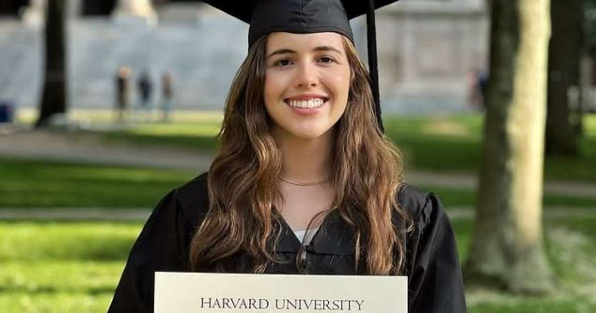 Brasileira se forma em Harvard com maior nota da turma e prêmio de destaque