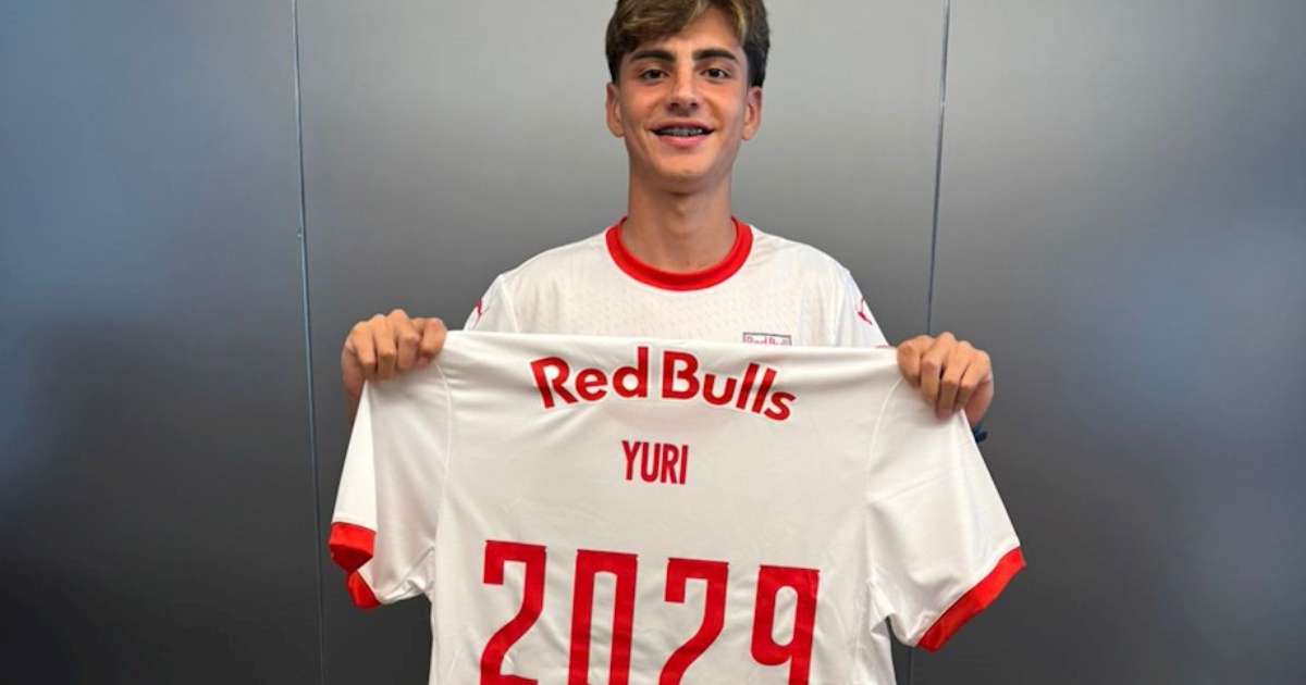 Red Bull Bragantino renova contrato de destaque da base