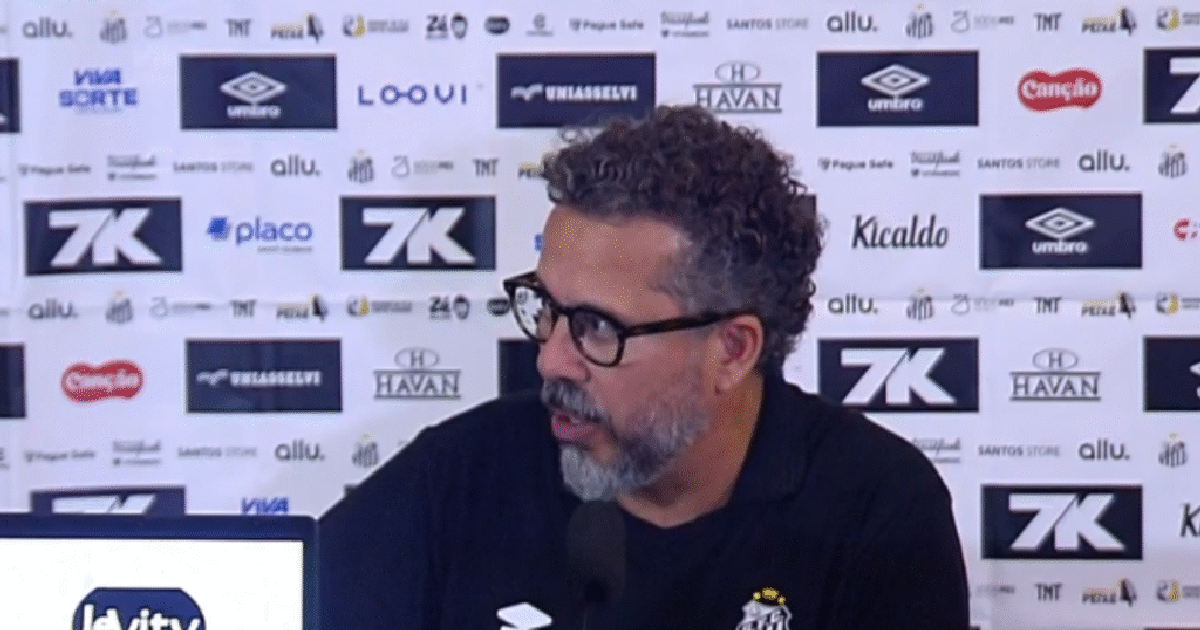 Ele estava esquecido no Santos mas vai ganhar oportunidades com Cléber Xavier