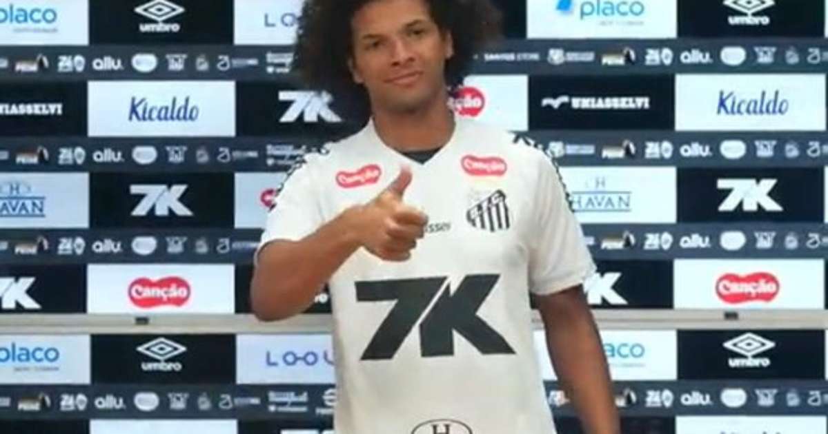 Emocionado, Willian Arão é apresentado no Santos e pede calma para pegar ritmo