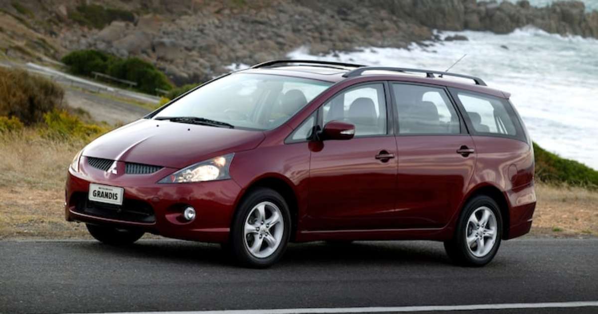 Mitsubishi Grandis volta em 2026 com sistema híbrido; veja detalhes
